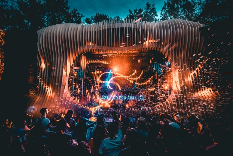 44 Festival Accessories, Gear & Must Haves | Festival Packing List