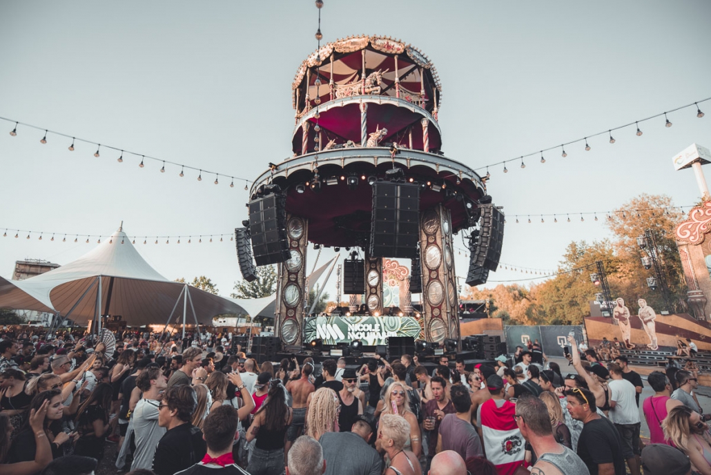 44 Festival Accessories, Gear & Must Haves | Festival Packing List