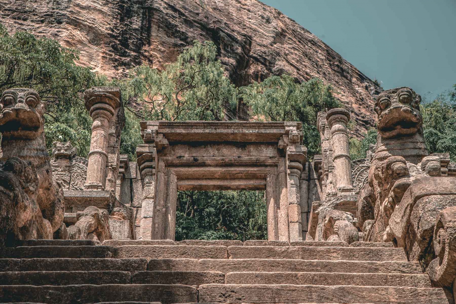 YAPAHUWA ROCK FORTRESS | Steep Stairways, Jungle Treks & Epic Viewpoints