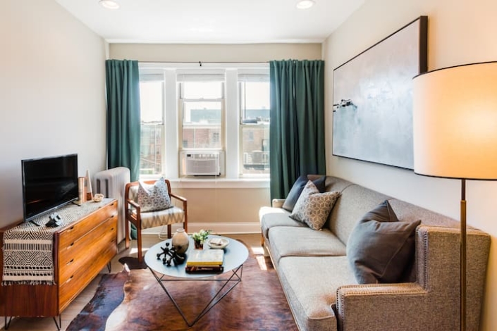 12 Coolest & Best Airbnbs in Chicago (Unique & Luxury Rentals)