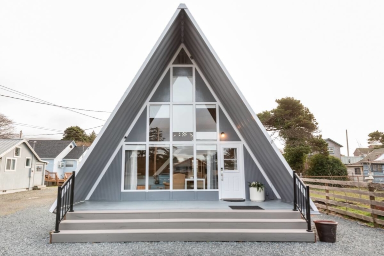 19 Dreamy Airbnb Oregon Coast Rentals For a Perfect Ocean Getaway